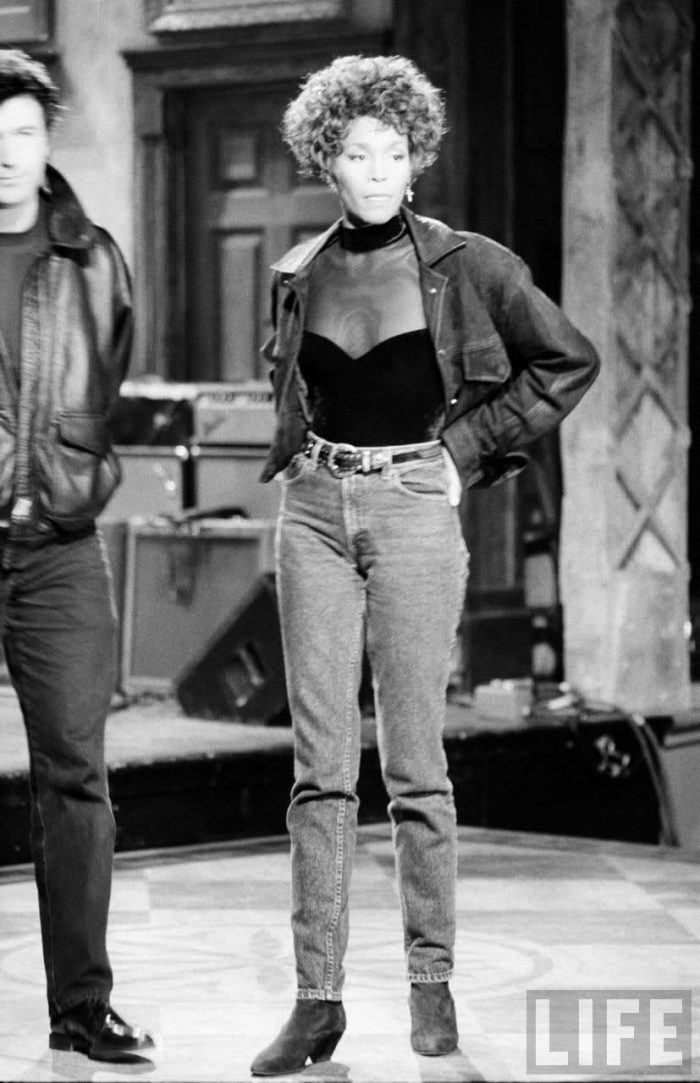 7 looks de Whitney Houston que hoy son tendencia – DMAG